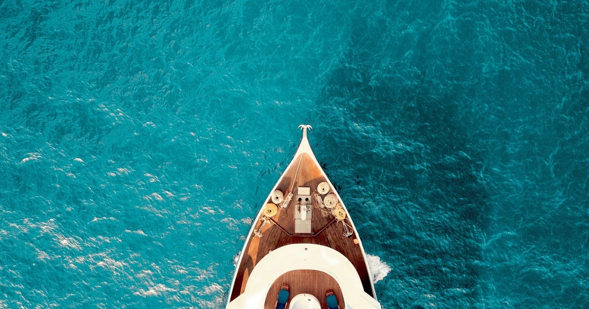 Visit Maldives - Experiences > Live Aboard a Liveaboard